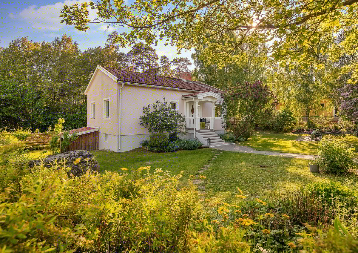 Villa till salu på Aspvägen 21A, Helenelund, Sollentuna – Booli