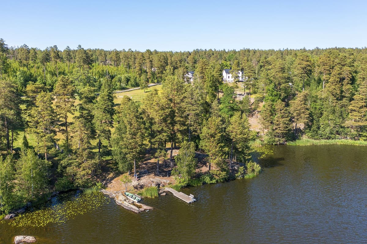Gård till salu på Hyltingeö Lövlund, Flen, Flen – Booli