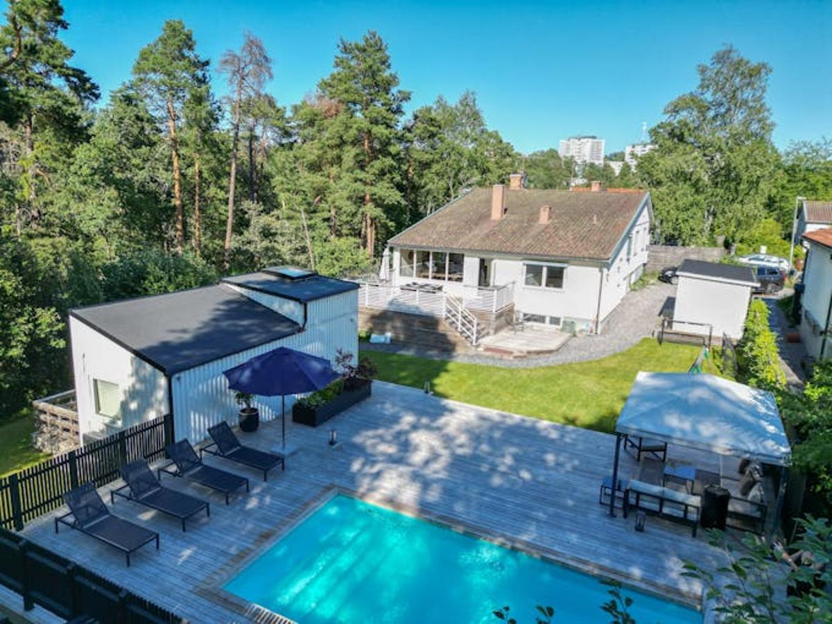 Parhus till salu på Hästhovsvägen 11B, Islinge, Lidingö – Booli